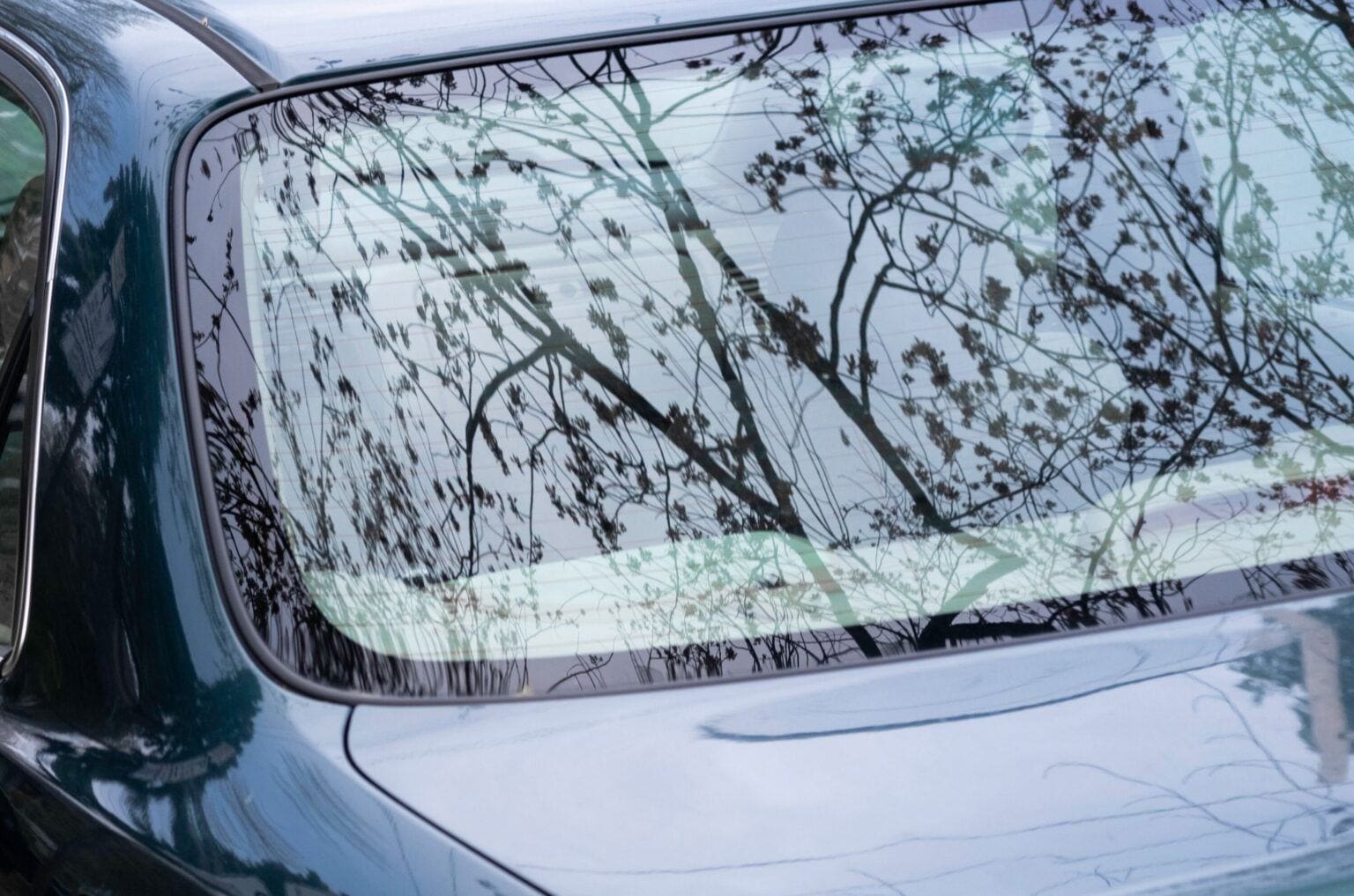 A Pro Guide to Cleaning Your Car Windscreen Inside and Out